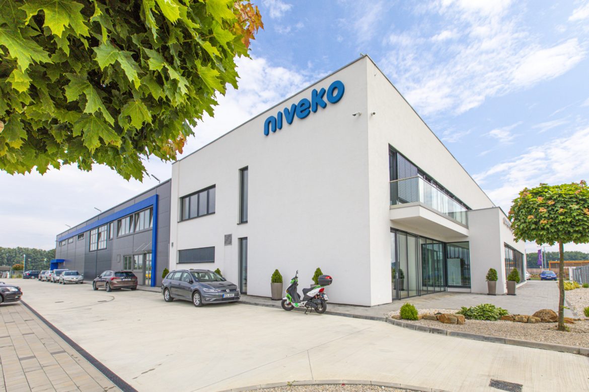 Niveko accompagne et forme ses partenaires commerciaux - Activité Piscine